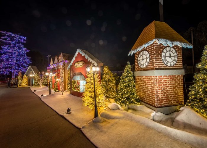 Best Holiday Light Displays in Los Angeles 2025